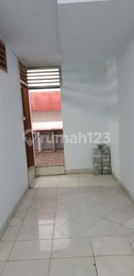 Rumah Sunter 6x20 Rapih Siap Huni Lokasi Nyaman Aman | Rumah123