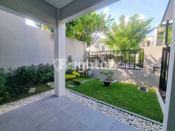 RUMAH DIAN ISTANA PARK AVENUE BARU GRES dekat clubhouse, pusat bisnis ...