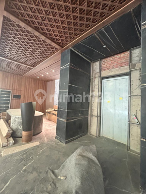 Brandnew Rumah Mewah Luas 600m2 Empat Lantai Dengan Fasilitas Lift Dan ...