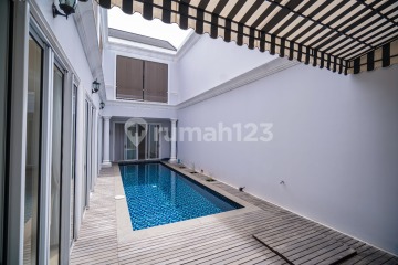 Rumah Bagus Siap Huni, Ada Kolam Renang, Jalan Besar Di Pulo Mas ...