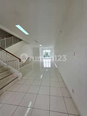 Disewakan Ruko Pinggir Jalan, Depan Universitas Atma Jaya, Free Parkir ...