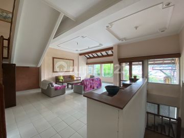 Sewa Rumah + Ruang Usaha 3 Lantai Komplek Cipaku Bandung | Rumah123