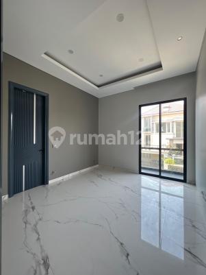 Super Luxumah Waterfront Citraland Gress 3 Lantai | Rumah123