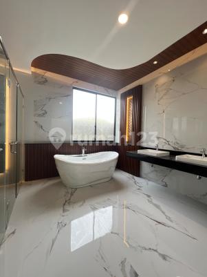 Super Luxumah Waterfront Citraland Gress 3 Lantai | Rumah123