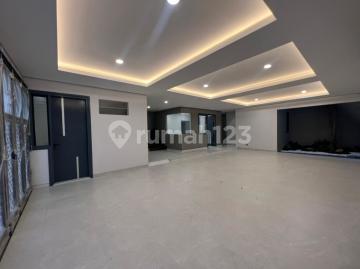 Super Luxumah Waterfront Citraland Gress 3 Lantai | Rumah123