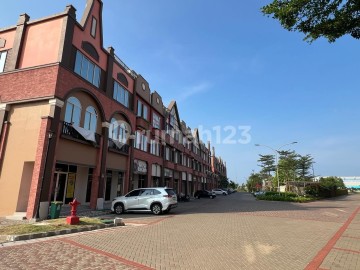 BrandNew Ruko La Riviera PIK2 4,5x12 2 Muka Hadap Danau Strategis ...