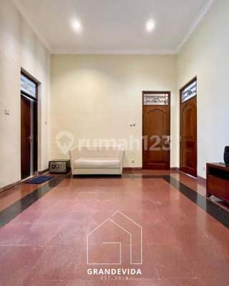 Price Drop Menteng Rumah Lama Terawat, Kawasan Elit, Jalan Lebar | Rumah123