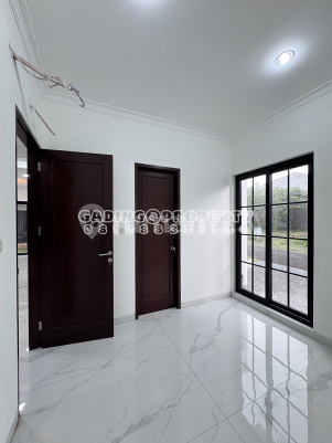 Brand New!! Rumah 3 Lantai American Classic. The Icon Cosmo di Bsd City ...