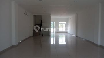 Ruko kemayoran 3.5 lantai hgb jalan 2 mobil di Jalan apron k40 | Rumah123
