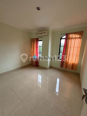 Rumah 2 Lantai SHM Siap Huni Beverly Batam Center | Rumah123
