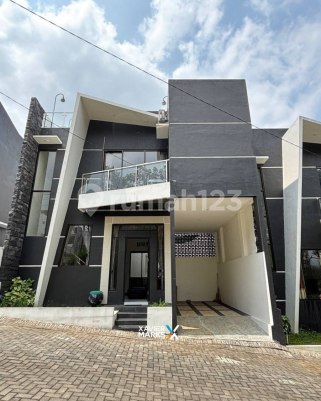 Villa Fully Furnished Jl. Abdul Gani Atas di Kota Batu | vls183797