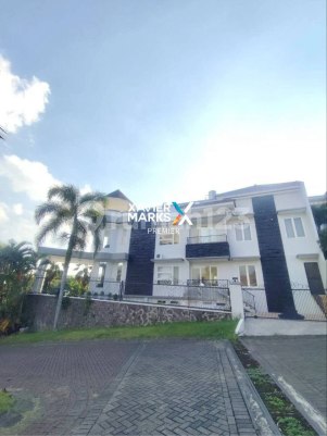 Rumah Mewah Dengan Private Swimming Pool Lokasi Elit Tidar Malang ...