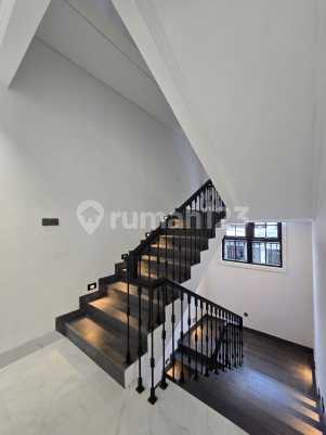 Dijual Rumah Area Cempaka Putih Tengah Model American Classic | Rumah123