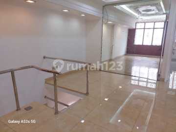 Rumah Bagus Hoek Tanjung Duren Jalan 2,5 Mobil | Rumah123