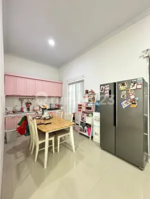 Dijual Rumah Semi Furnish Cantik2 Lantai Siap Huni | Rumah123