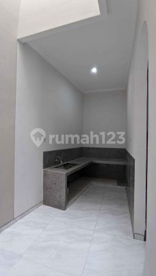 Rumah Baru Dekat Kampus Itats dan Raya Merr di Klampis Surabaya | Rumah123
