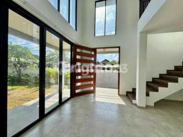 Rumah Semi Villa Taman Luas di Hang Tuah | Rumah123