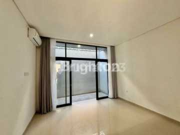 Rumah Semi Villa Taman Luas di Hang Tuah | Rumah123