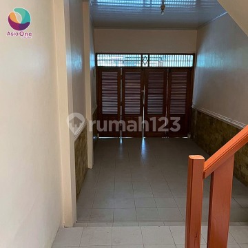Rumah Megah dan Luas Terenovasi Raffles Hills, Jakarta Timur | Rumah123