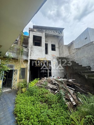 Ana Rumah Ngantong Uk Lt.341m di Jelambar | Rumah123