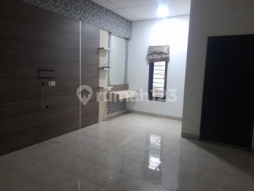 Ana Ruko Uk 4X19m di Jalan Raya Jelambar | Rumah123