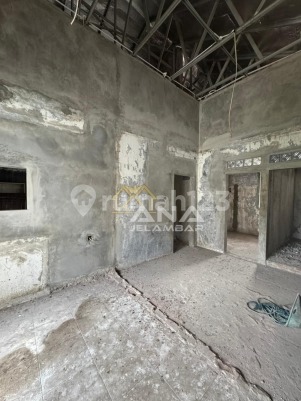 Ana Rumah Ngantong Uk Lt.341m di Jelambar | Rumah123