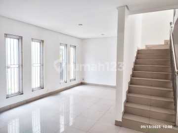 Disewakan Rumah Rapi Posisi Hook Baru di Cat di Legenda Wisata Cibubur ...