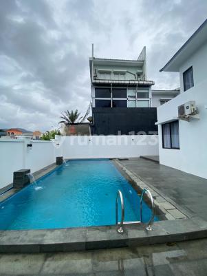 Disewakan Rumah Furnished dengan Kolam Renang Dekat Jungleland Sentul ...