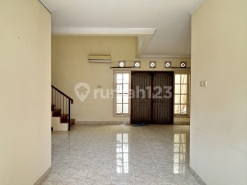 Disewakan Rumah 3kt Di Raffles Hills Cibubur, Siap Huni, 2carpot, Bebas ...