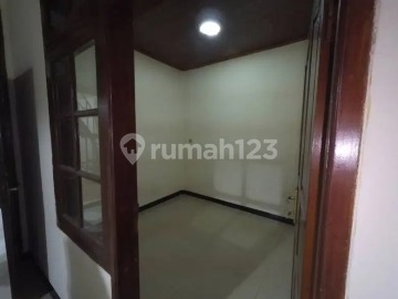 Dikontrakan Rumah Luas Cocok Buat Kantor | Rumah123