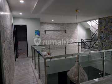 Rumah Puri Kencana 9X15 3,5 Lantai Semi Furnished | Rumah123