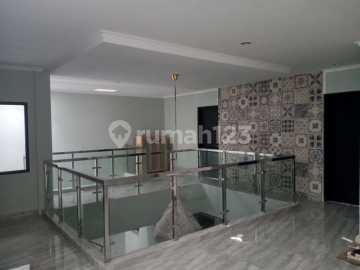 Rumah Puri Kencana 9X15 3,5 Lantai Semi Furnished | Rumah123