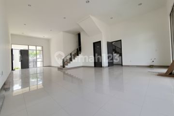 Rumah Brand New Spacious Dengan View Danau Di Pik 2 | Rumah123