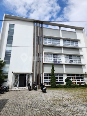 Disewakan Gedung 3 Lantai 1300M2 Cocok untuk Kantor, Gudang - Ada Lift ...