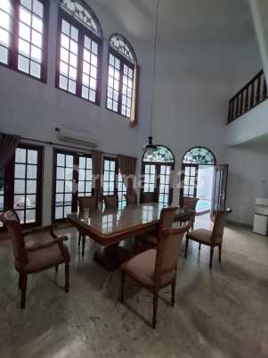 Disewakan Rumah Mewah Kolam Renang di Mega Kuningan | Rumah123