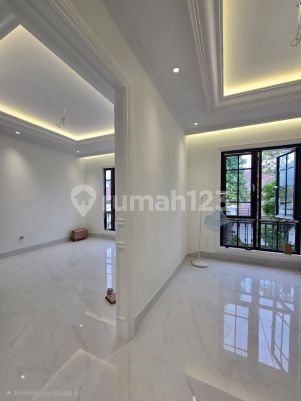 Rumah Mewah American Classic dengan Rooftop Luas di Cempaka Putih ...