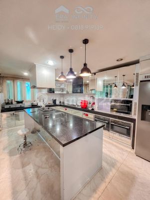 Dijual Rumah Golf Lake Boulevard Ada Swimming Pool | Rumah123