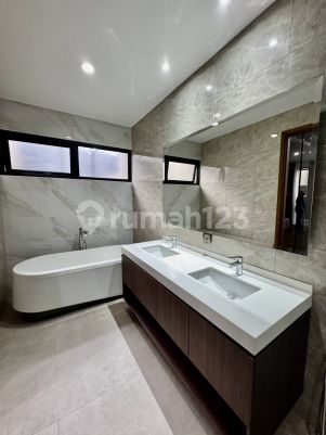 Rumah Mewah Di Zora Bsd City,baru,rapih,bonus Kitchen Dan Curtain ...