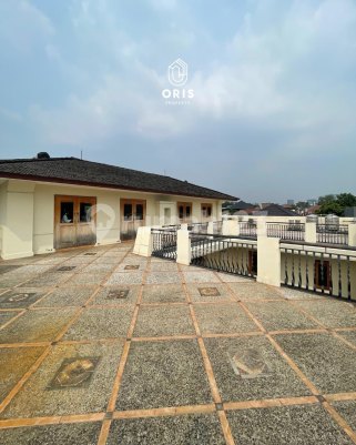 Rumah Mewah Terawat Depan Taman Pondok Indah, LT 551 LB 440 | Rumah123