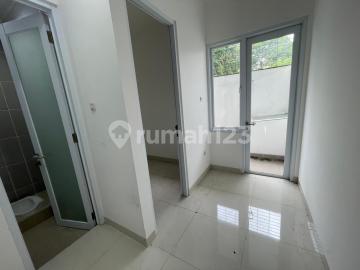 dhyana Rumah semi furnish ukuran 4x15m di duri kepa kebun jeruk | Rumah123
