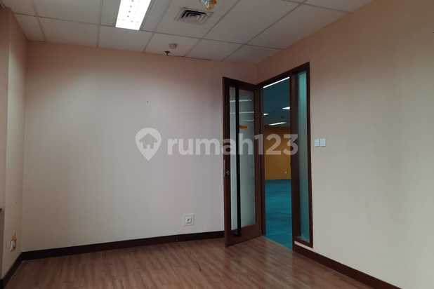 Ruang Kantor Semi Furnished Bebas Ganjil Genap. Fasilitas lengkap. Di ...