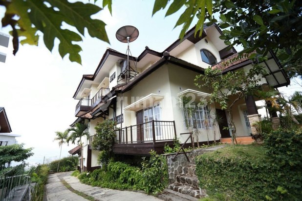Villa Panderman Hill Di Poros Jalan Boulevard (Jalan Kembar) - oleh ...
