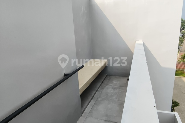 Rumah 3 Lantai Bsd City Ada Rooftop Lokasi Bagus - oleh Sas Xavier