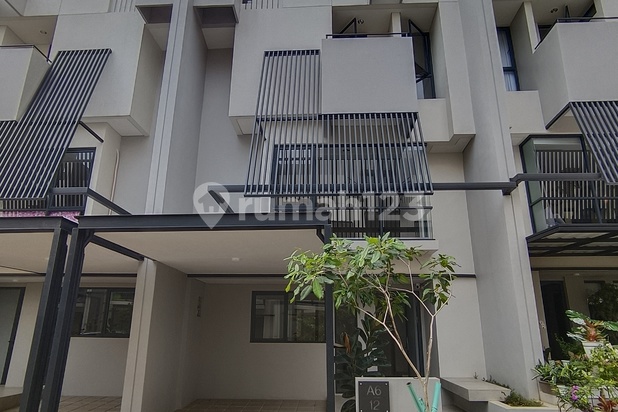 Rumah 3 Lantai Bsd City Ada Rooftop Lokasi Bagus - oleh Sas Xavier