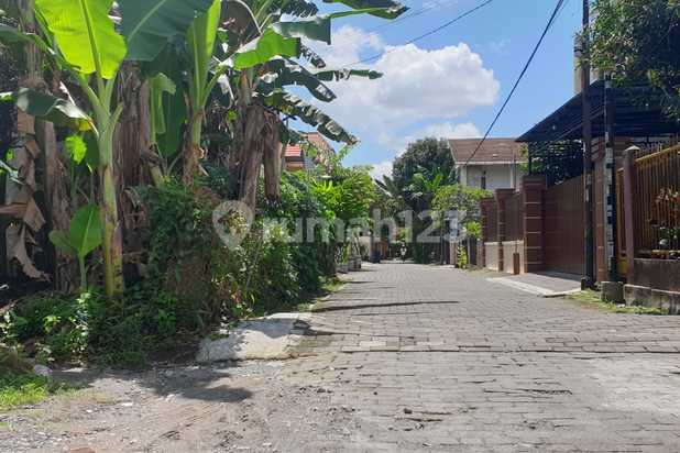 Tanah Jogja Pekarangan Dalam Komplek Perumahan Jalan Seturan - oleh ...