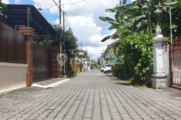 Tanah Jogja Pekarangan Dalam Komplek Perumahan Jalan Seturan - oleh ...
