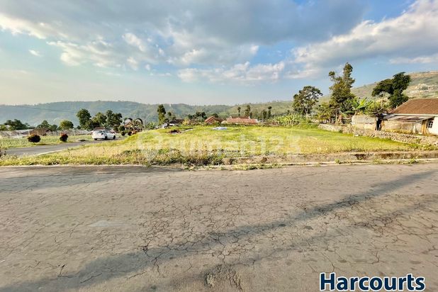 Tanah pemandangan gunung lawu di Segoro Gunung Kemuning Karanganyar ...