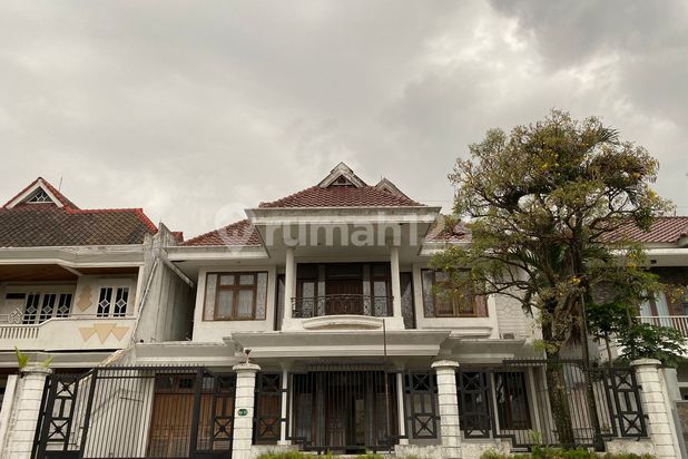 Rumah Sewa Poros Boulevard Jalan Kembar PBI Araya, 50 Meter Plaza Araya ...