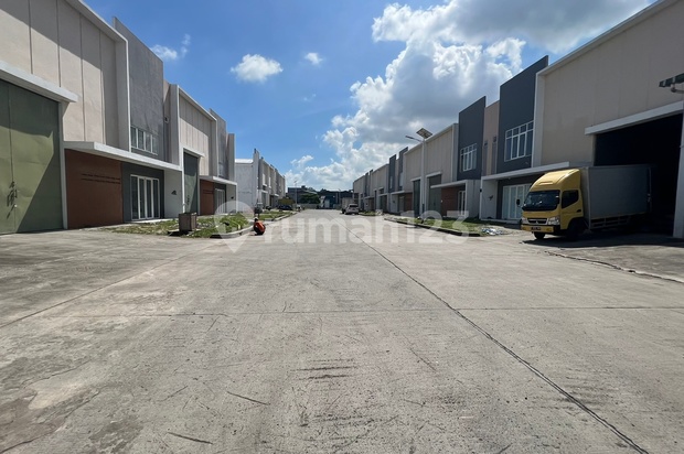 Gudang Berikut Ruko di Kawasan Pergudangan Laksana Pakuhaji - oleh Anie Tan