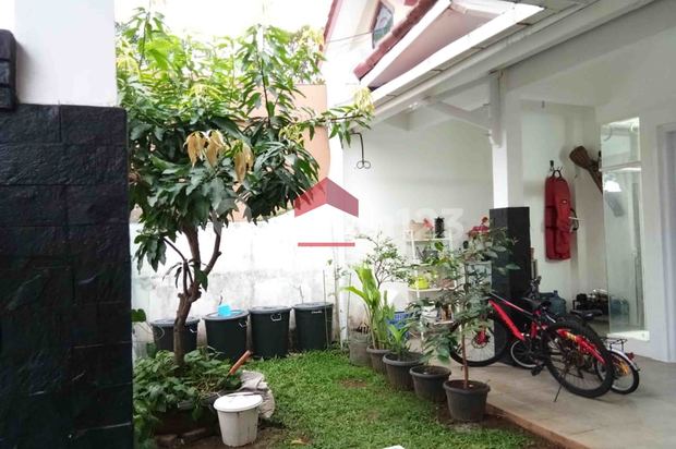 Villa Bintaro Regency semi minimalis kontemporer serba putih - oleh